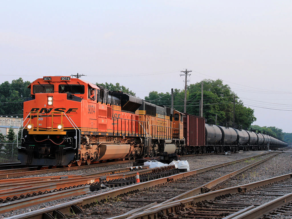 BNSF 9074